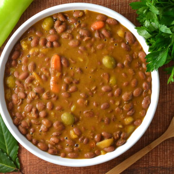 Habichuelas Guisadas (Puerto Rican Stewed Beans) - Delish D'Lites