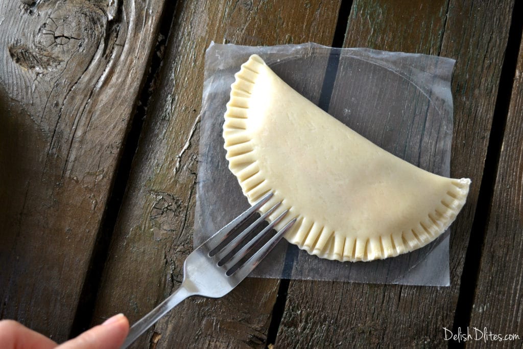 Pizza Empanadas (Empanadillas De Pizza) - Delish D'Lites