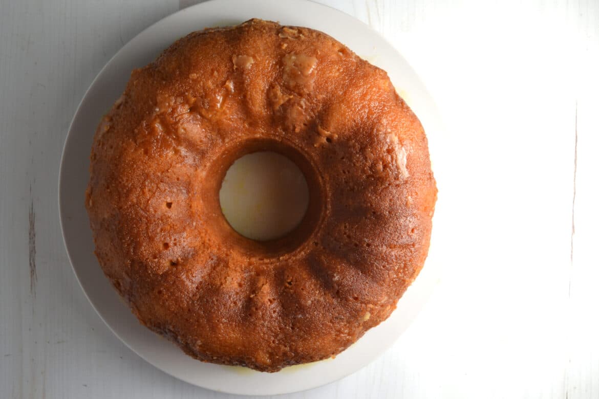 Caribbean Spiced Rum Cake Recipe - Delish D'Lites